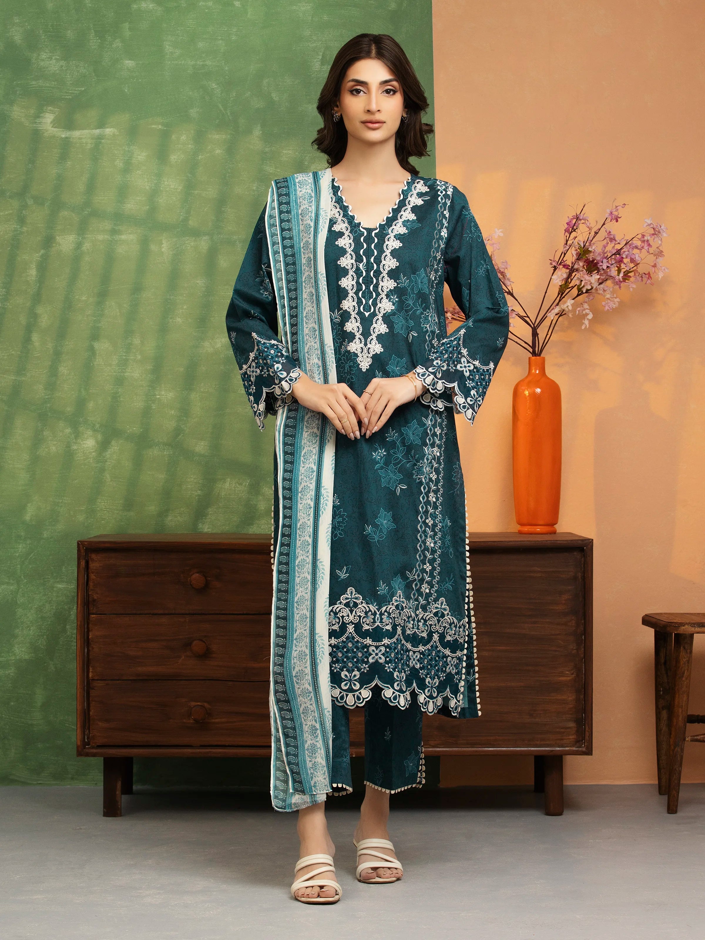 edenrobe Premium Embroidered Lawn Unstitched 3Pc Suit EWU5V1-31401